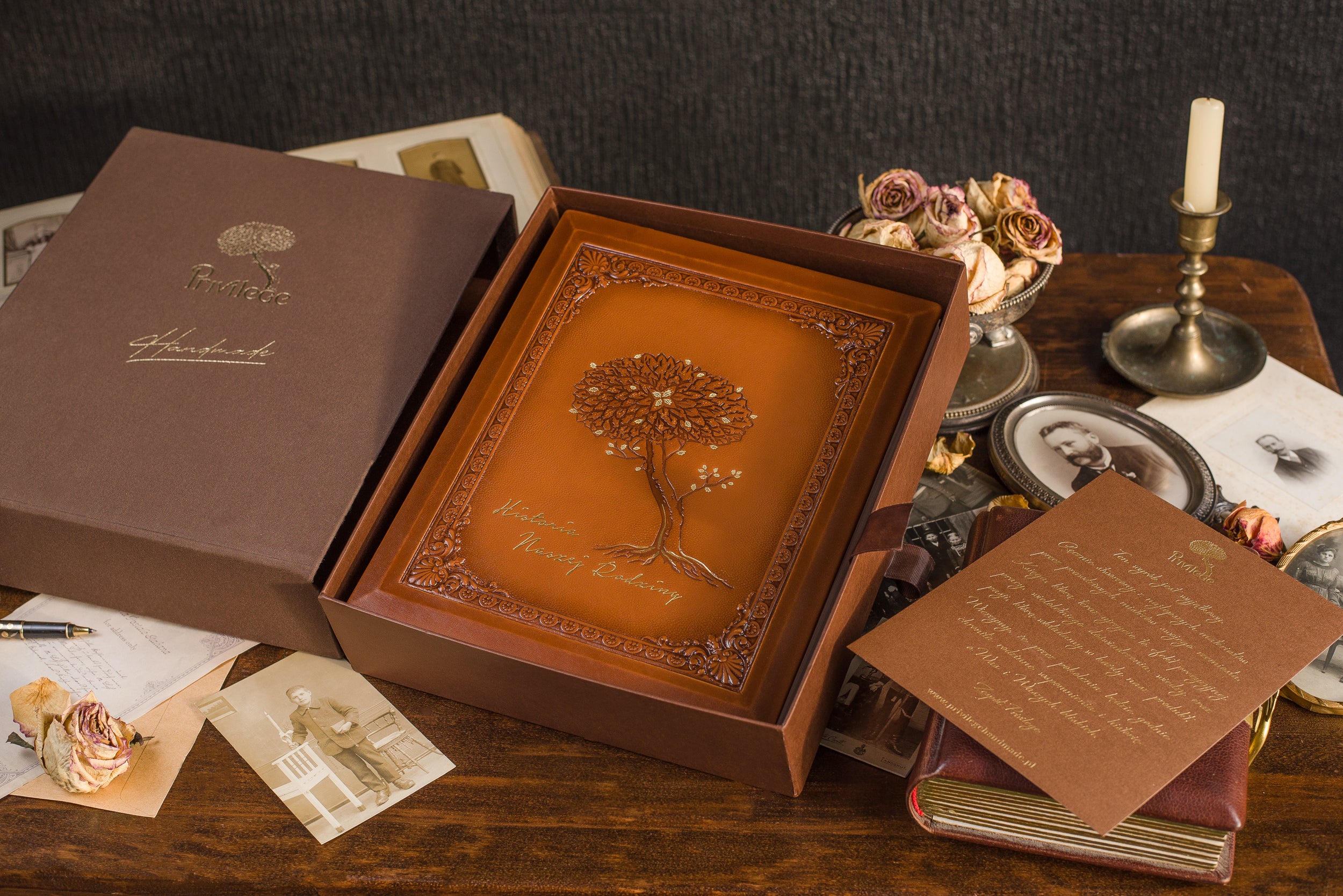 Книги Сім'ї - Іменні сімейні літописи з натуральної шкіри – збережіть – Privilege Handmade