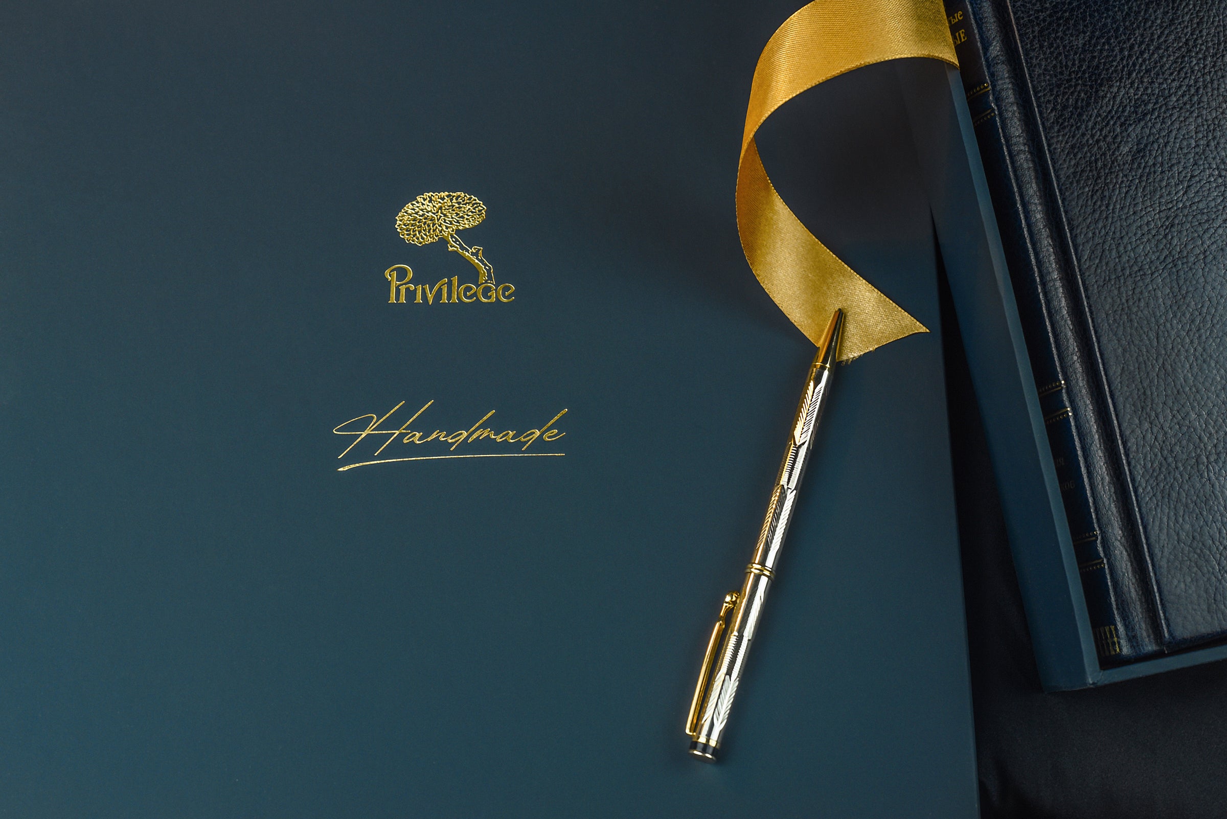 Шкіряний фотоальбом "Янголи" бордовий – Privilege Handmade