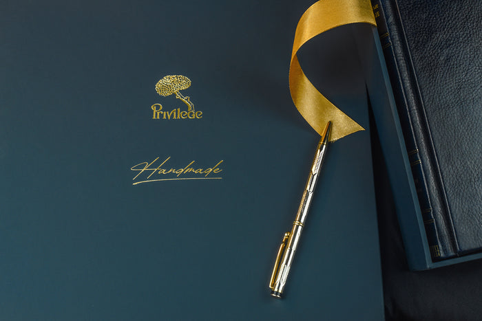 Шкіряний фотоальбом "Янголи" бордовий – Privilege Handmade